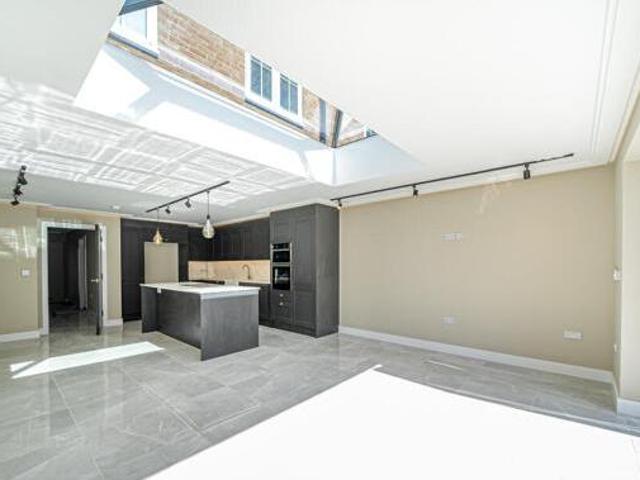 Redpender Court, The Rise, 3 Bedroom Terraced