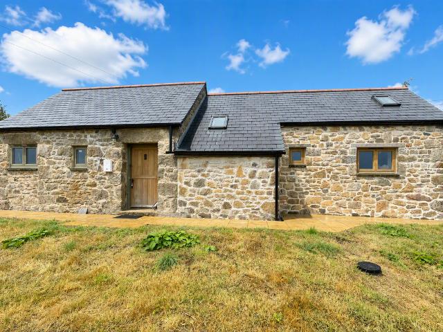 Redruth TR16, 2 bed barn conversion to rent, £1,100 pcm | PrimeLocation