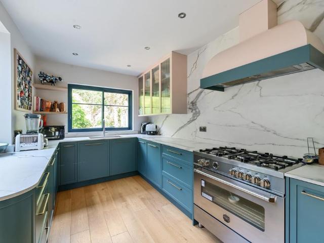 Redston Road London N8 5 bed house to rent £7,995 pcm £1,845 pw