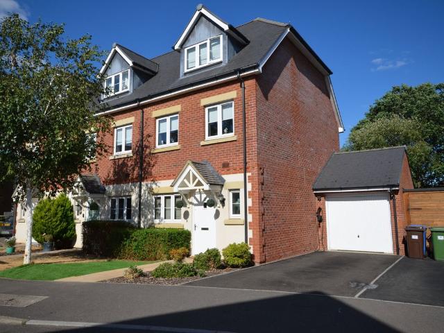 Redstart Croft, Bracknell RG12, 3 bed end terrace house to rent, £2,400 pcm | PrimeLocation