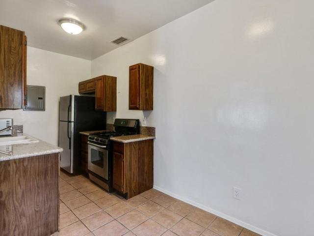 Reeves 2 Bedroom Apartment for Rent at 232 S Reeves Dr, Beverly Hills, CA 90212 Beverly Hills