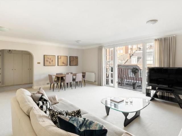 Reeves Mews, London, W1K 2 bed flat to rent £7,583 pcm £1,750 pw