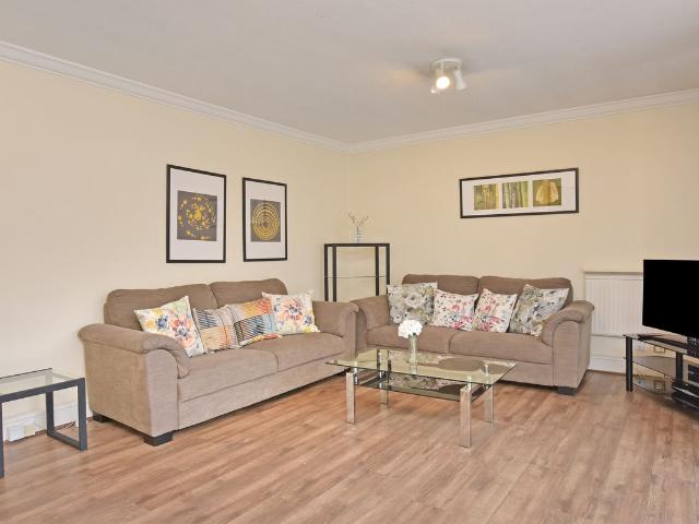 Reeves Mews, London W1K, 2 bed flat to rent, £7,583 pcm | PrimeLocation