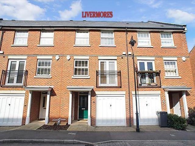Reed Court, Ingress Park, Greenhithe. 4 bed terraced house to rent £1,950 pcm £450 pw