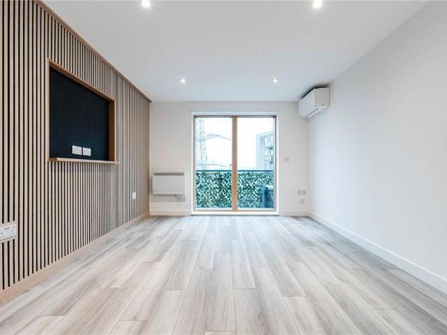 Reed House, Wimbledon, London, SW19 1 bed apartment to rent £1,900 pcm £438 pw