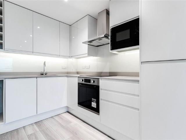 Reed House, Wimbledon, London, SW19 1 bed apartment to rent £1,900 pcm £438 pw