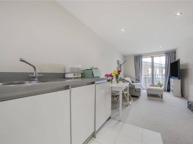 Reed House, Wimbledon, SW19 1 bed apartment to rent £1,750 pcm £404 pw