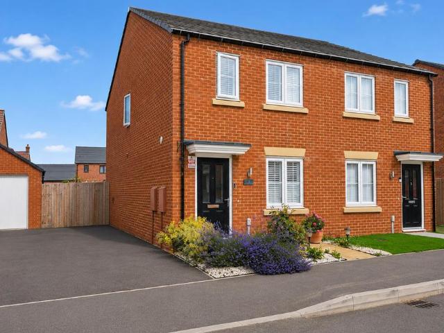 Reed Place, Harpole, NN7 2 bed house to rent £1,395 pcm £322 pw