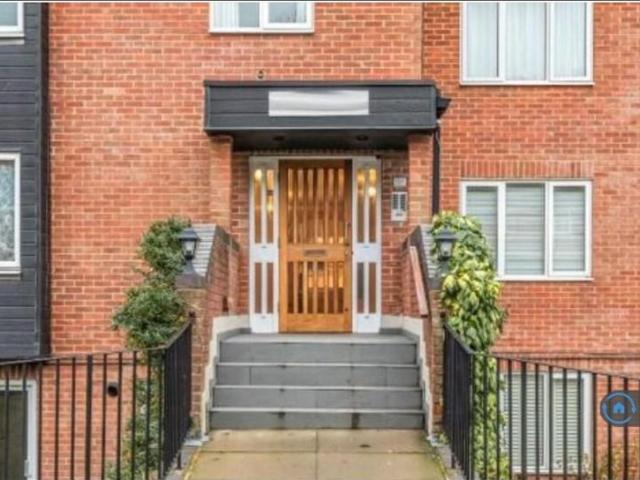 Reedham Drive, Purley, CR8 3 bed flat to rent £2,300 pcm £531 pw