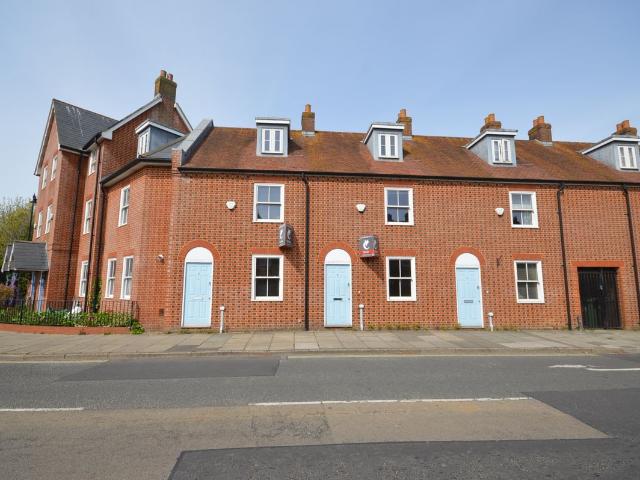 Reedley Mews Priestlands Place, Lymington, Hampshire SO41, 2 bed terraced house to rent, £1,110 pcm | PrimeLocation