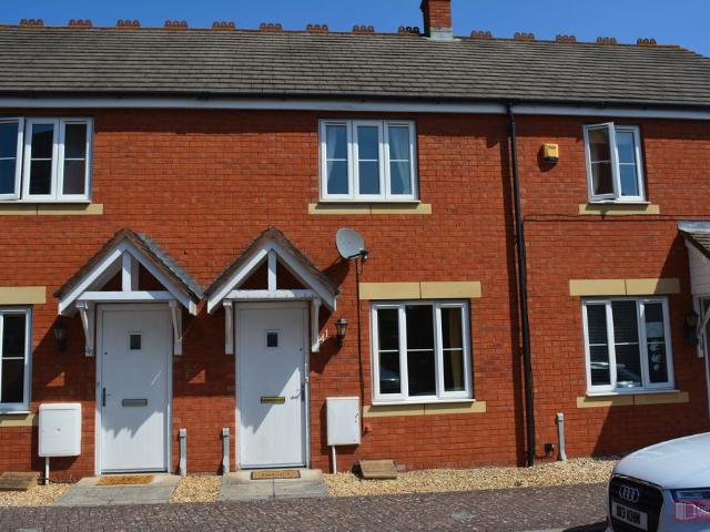 Reedmoor Gardens, Bridgwater, 2 bed terraced house to rent £1,095 pcm £253 pw