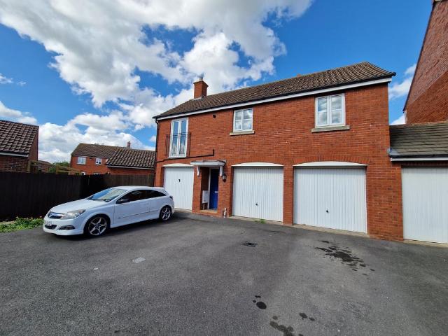 Reedmoor Gardens, Somerset TA6 2 bed coach house to rent £1,050 pcm £242 pw