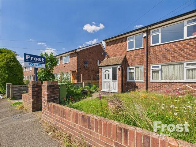 Reedsfield Road, Ashford, Middlesex. 2 bed apartment to rent £1,600 pcm £369 pw