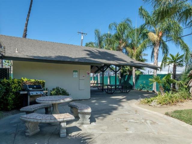Reef Apartments 2 Bedroom Apartment for Rent at 4888 N Glenn Ave, Old Fig Garden, CA 93704 Fig Garden
