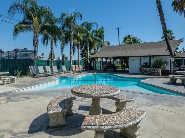 Reef Apartments 2 Bedroom Apartment for Rent at 4888 N Glenn Ave, Old Fig Garden, CA 93704 Fig Garden