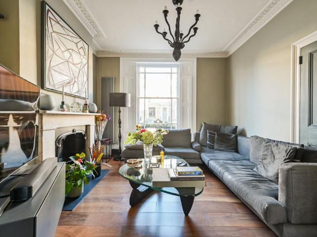 Rees Street, Angel, London, N1 3 bed house to rent £8,996 pcm £2,076 pw