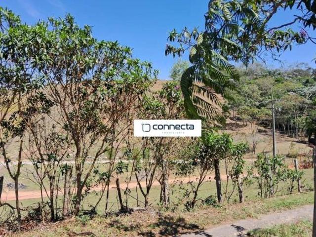Refúgio no Campo com Salão de Festas, Edícula e Piscina gigante em Monte Ngro Santa Isabel para vend