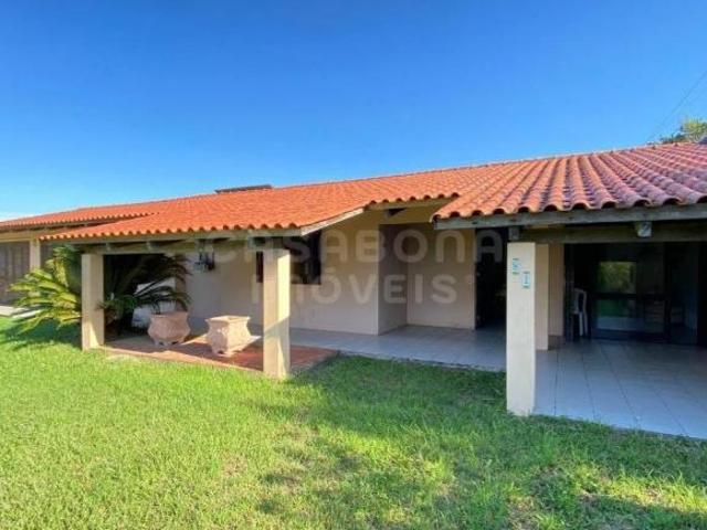 Refúgio à Beira Mar: Linda Residência no Balneário Rondinha Nova