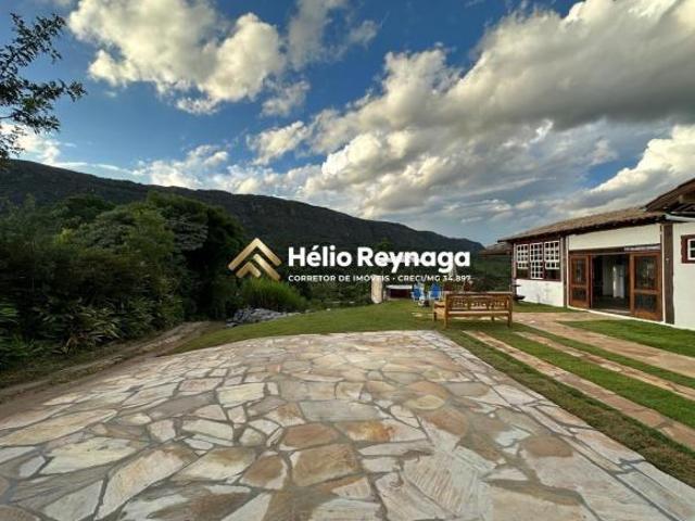 Refúgio de Prestígio com exclusividade e Vista Definitiva para a Serra de São José