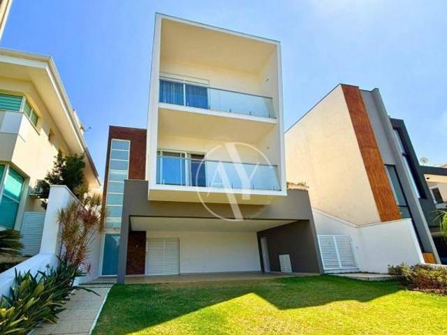 Refúgio de 324 m² com Vista Permanente e Versatilidade: Casa de 3 Suítes + Escritório no Swiss Park