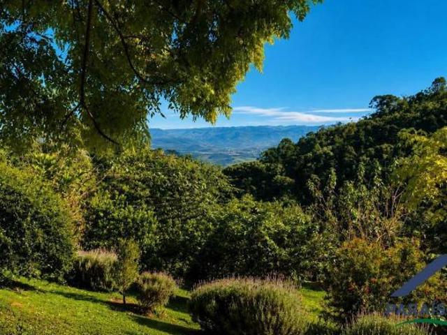 Refúgio Exclusivo com Luxo Sustentável em Córrego do Bom Jesus MG