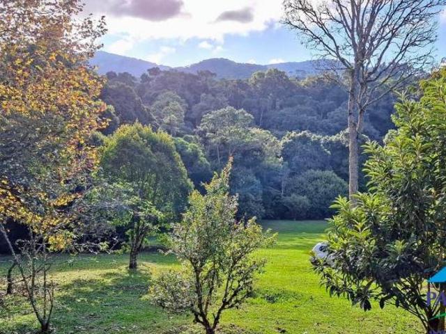 Refúgio Exclusivo com Vistas Deslumbrantes em Gonçalves!