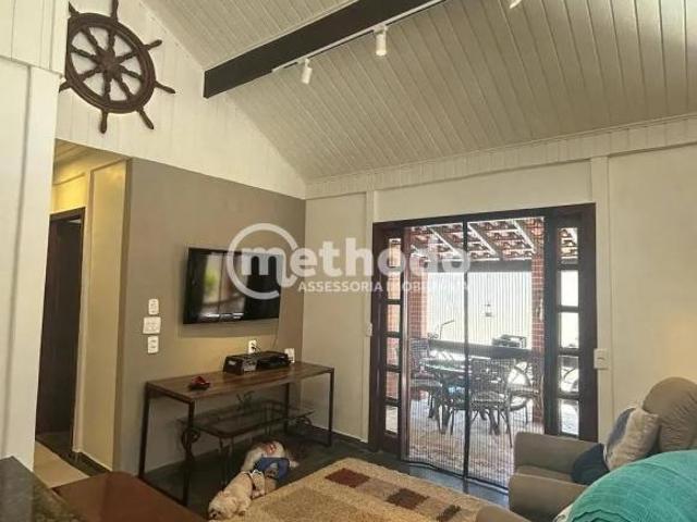 Refúgio em Guaratuba: casa com 5 quartos e piscina à venda, Bertioga, SP