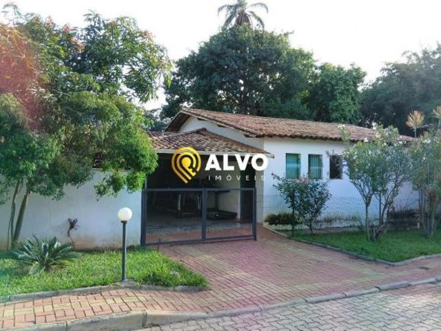 Refúgio Linear em condomínio com apenas 06 casas residenciais – Exclusividade e Natureza no Bairro V