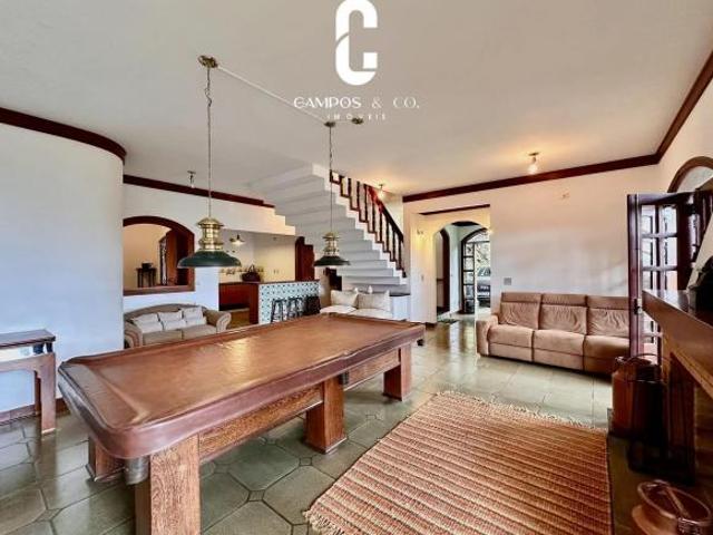 Refúgio Rústico de Luxo na Vila Floresta Conforto e Natureza em Harmonia