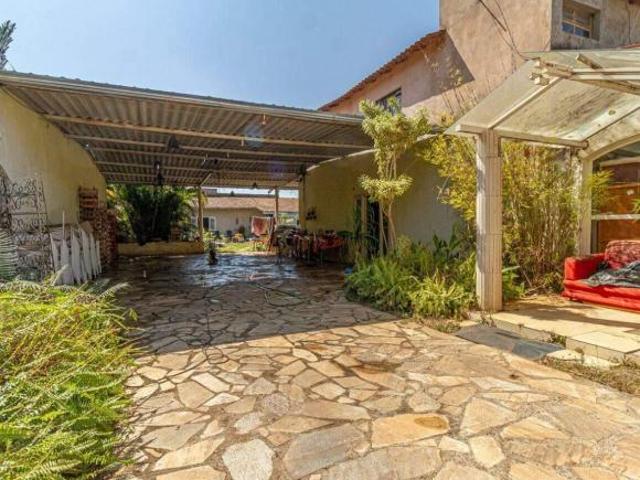 Refúgio Sofisticado com Piscina: Sobrado de 3 Quartos em Colônia Agrícola Samambaia