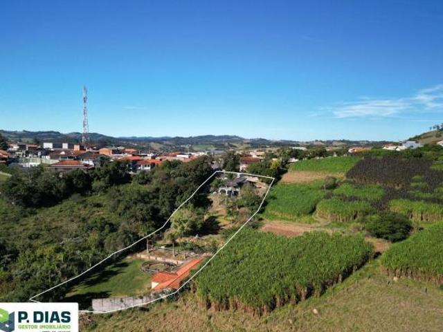 Refúgio Urbano: Chácara Completa com Alma de Sítio no Coração de Pinhalzinho