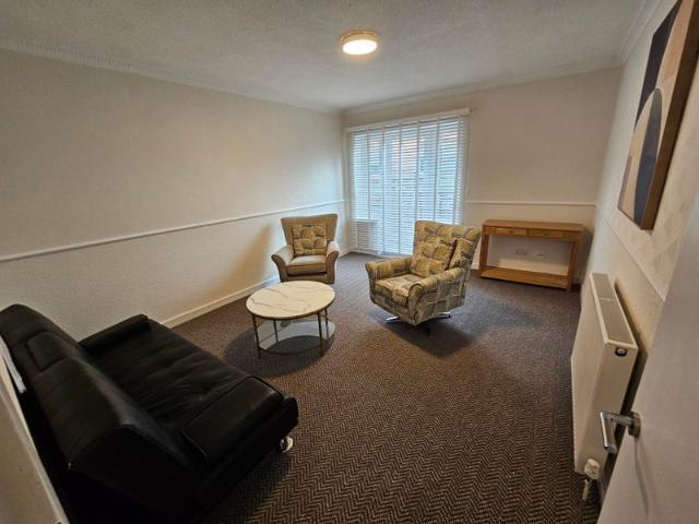 Refurbished 4 Bedroom Townhouse with HMO Licence