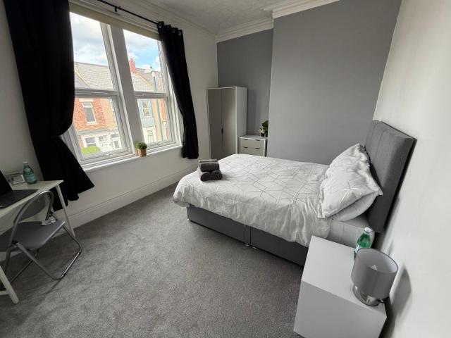 Refurbished 5 bed 2 bath property, all bills inc