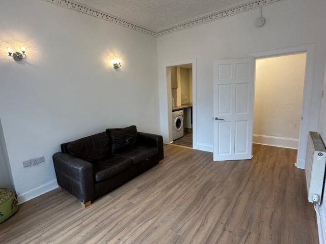 Refurbished 2 Bed flat in the heart of Leith