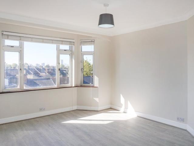 Refurbished 2 bedroom Flat in Leytonstone E11