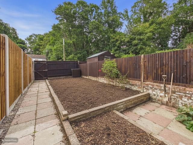 Refurbished Three Bedroom House with Garage and Drive in Hemel Hempstead
