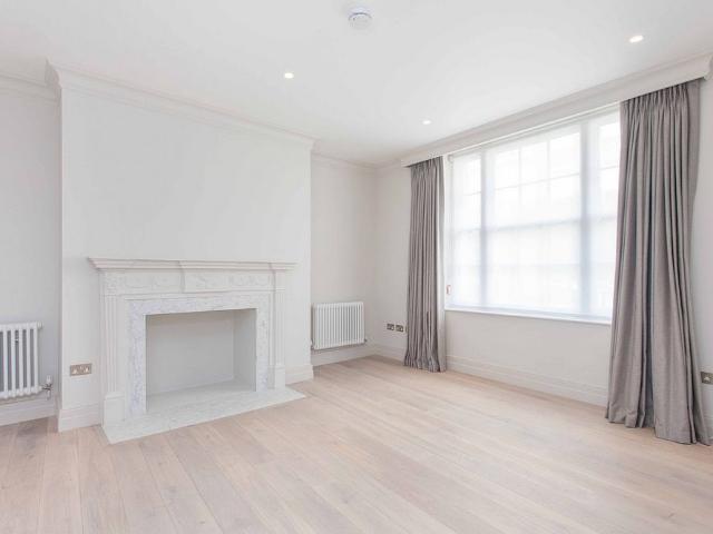 Refurbished to an excellent standard, this spacious two bedroom, two bathroom apartment is located moments from Hyde Park and Marylebone High Street