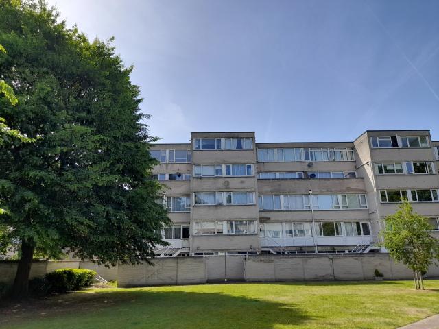 Refurbished Two Bedroom Flat with Parking form Rent in Central Windsor