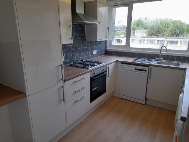 Refurbished Two Bedroom Flat with Parking form Rent in Central Windsor