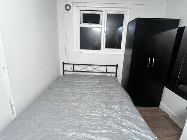 Refurbished Private Studio in CR4 1XU