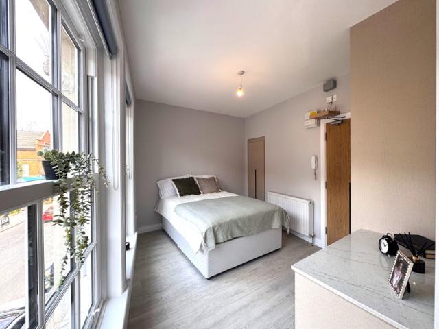 Refurbished Studio Flat, High Road, Willesden NW10