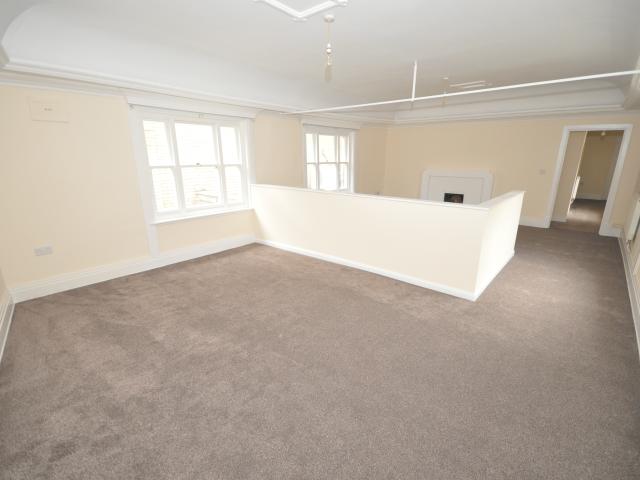 REFURBISHED SUBSTANTIAL TWO BEDROOM SPLIT LEVEL MAISONETTE IN BRAINTREE
