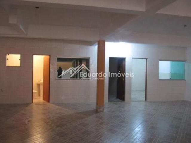 REF 104 Casa de esquina com salão Comercial, para venda. Excelente localização. Aceito Caução