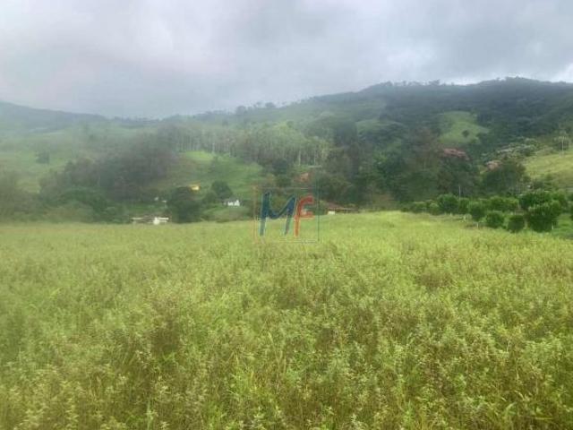 REF 16.761 Linda chácara na região de Piranguçu, com 150m² de a.u, 17000 m² terreno, 3 dorms, área