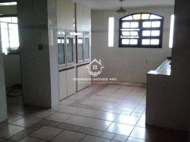 REF:2467. Sobrado residencial ou comercial. 4 dormitórios. 1 suíte com Hidromassagem. 3 vagas na gar