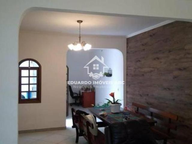 REF 3429. 4 dormitórios. 1 suíte. 4 vagas na garagem. Cozinha planejada. Jordanópolis SBC. Excelen