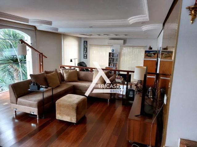Refúgio de Conforto e Lazer com 3 Andares e Piscina em Terreno Amplo de 685 m²