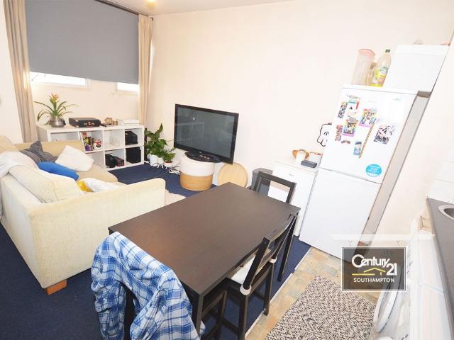 |Ref: R152050|, Hanover Buildings, Southampton SO14, 2 bed flat to rent, £995 pcm | PrimeLocation