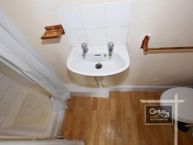|Ref: R152087|, Portswood Road, Southampton SO17 2TD Century 21 United Kingdom