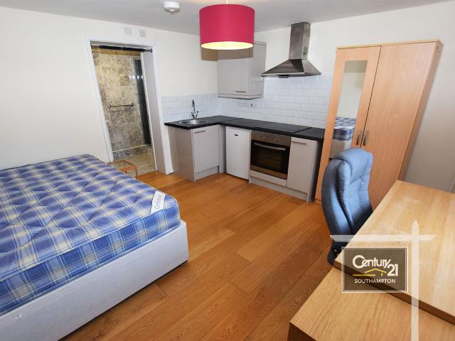 |Ref: R152492|, Portswood Road, Southampton, SO17 2TD Century 21 United Kingdom